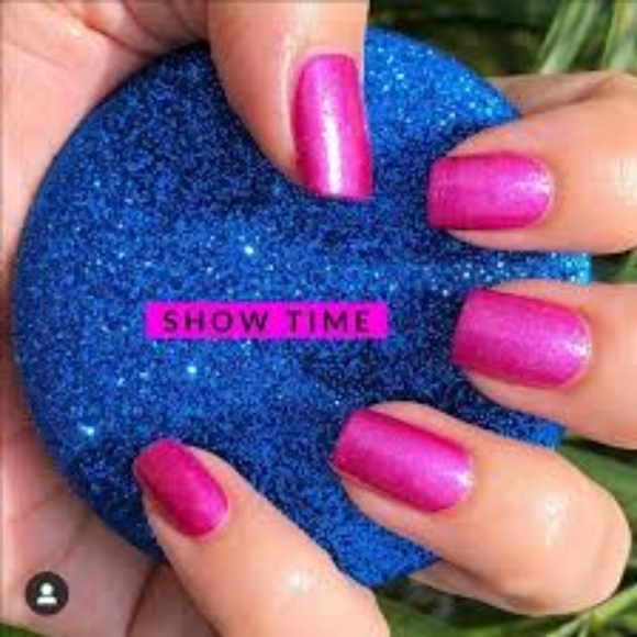 Color Street | Makeup | Retired Showtime Nip Color Street Nail Strips ...